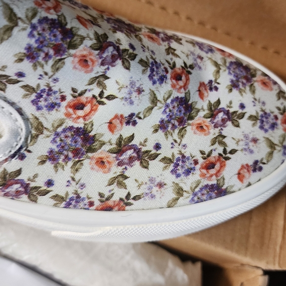 Vans | Shoes | Vans Vintage Floral Womens Slipon Sneakers Multicolor 8 ...